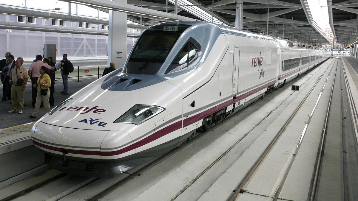 Cómo funciona el tren AVE en España: guía rápida